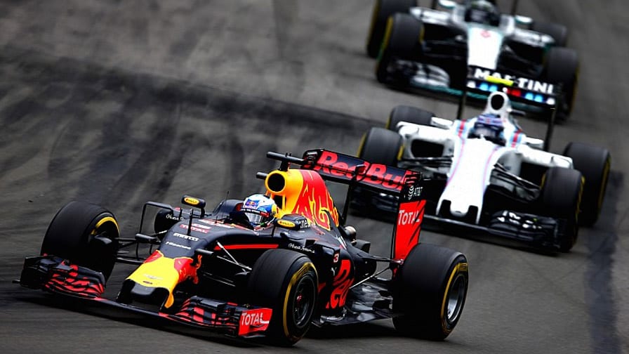 Novo trailer gameplay de F1 2017 mostra modo carreira - Combo Infinito