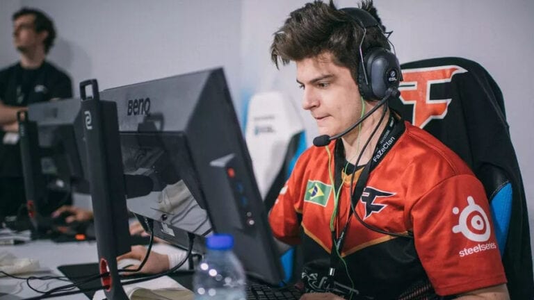 Rainbow Six: Jogador da FaZe Clan, "Astro", sofre acidente de carro ...