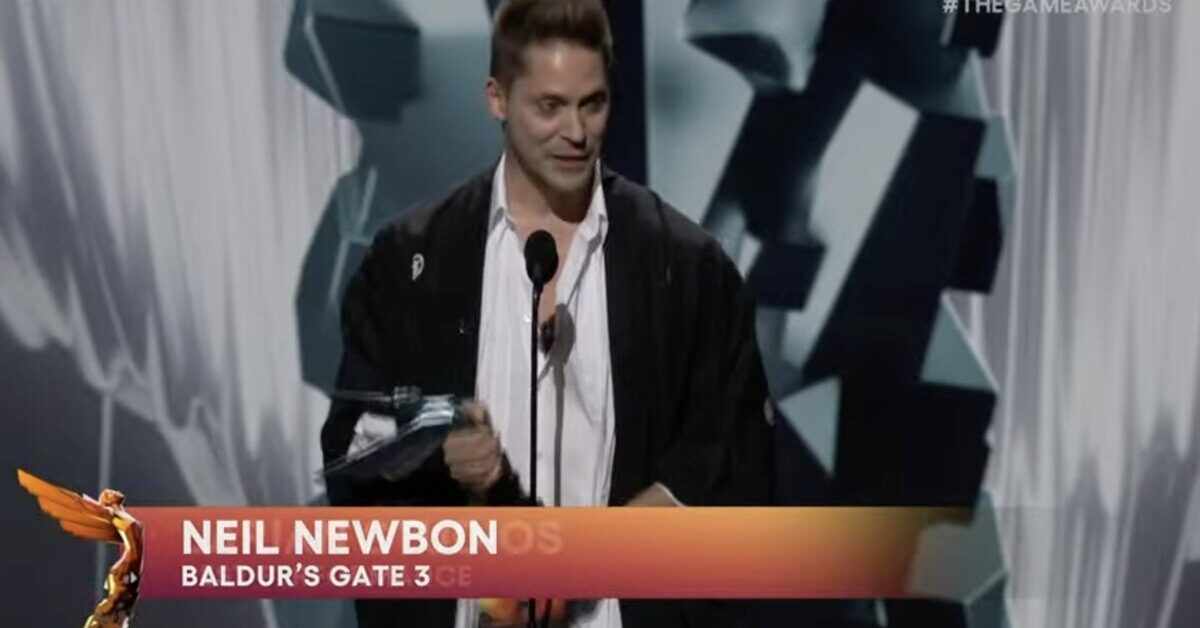 Neil Newbon ganha prêmio de "Melhor Performance"